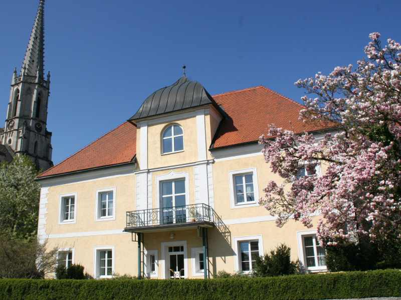 Seniorenwohnhaus Schloss Hall - Bad Hall : Caritas Pflege